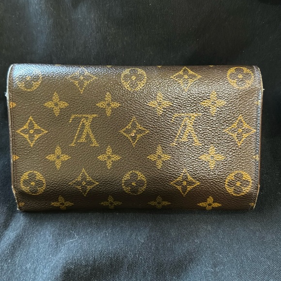 Louis Vuitton | Bags | Lv Louis Vuitton Monogram Wallet Needs Snap ...